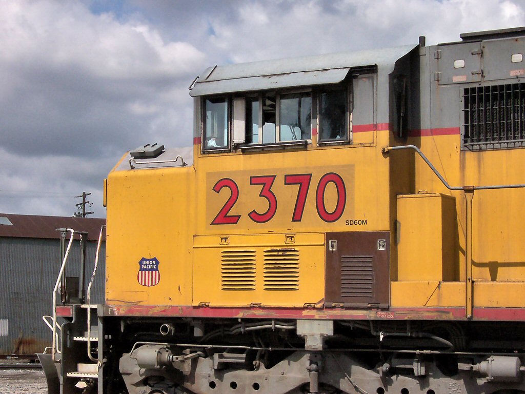 UP 2370 cab site closeup